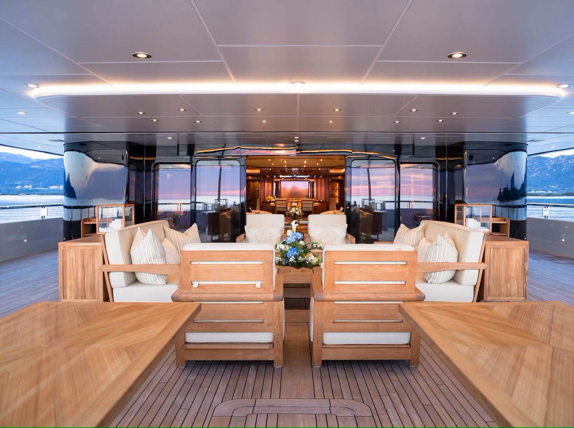 Yacht STARFIRE, Lurssen | CHARTERWORLD Luxury Superyacht Charters